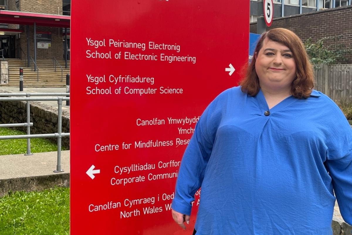 Cameron achieves Senior Fellow of the Higher Education Academy | Bangor ...